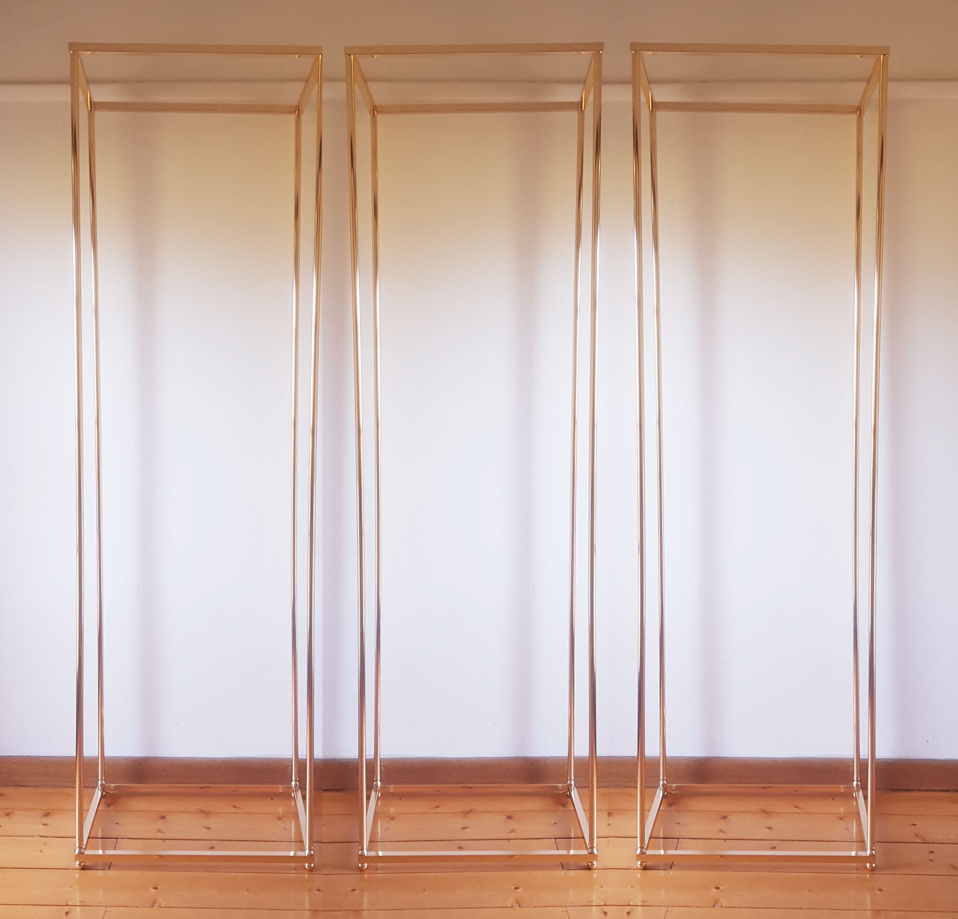 GoldMetalStands – www.luxdesigngallery.com.au